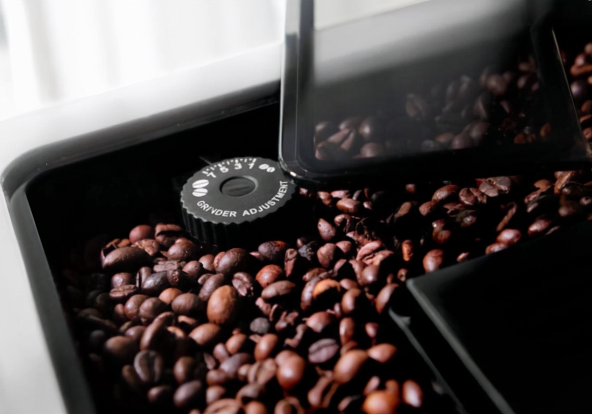 This fully automatic coffee machine supports 13-level grinding ...