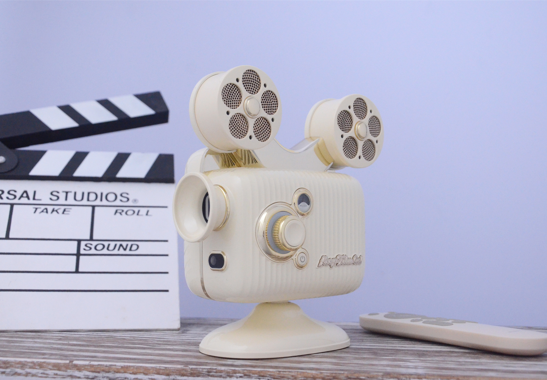 interesting!A smart projector made into a "projector" shape: the actual ...