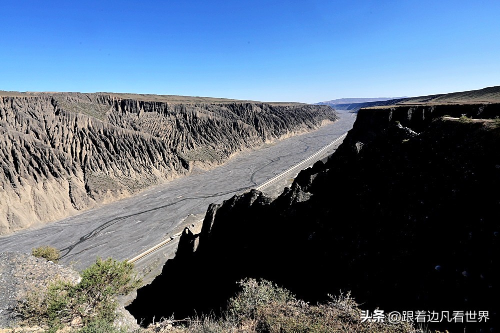 "Xinjiang Ji Xing" has the Dushanzi Grand Canyon, which is known as ...