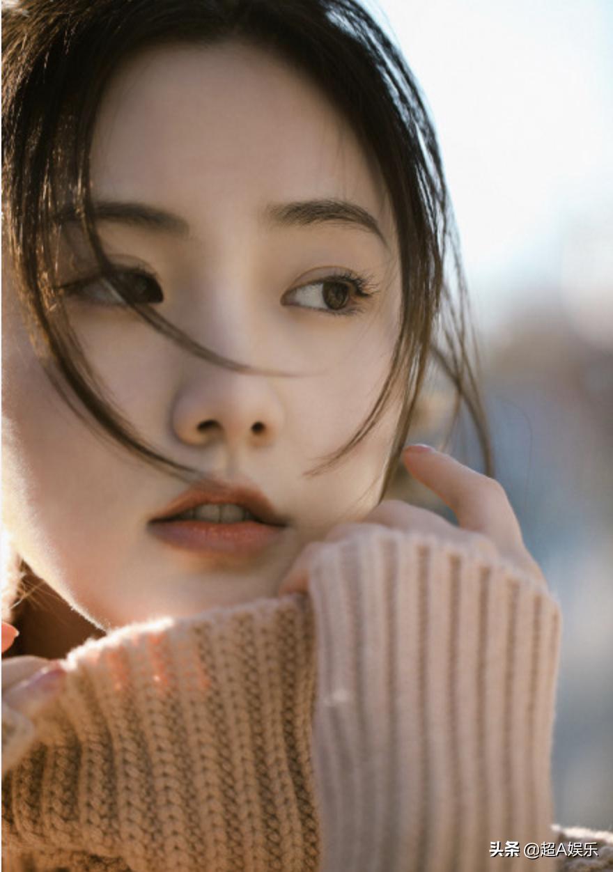 New-generation actor Zhang Qiaoer shares the fun of life, winter photo ...