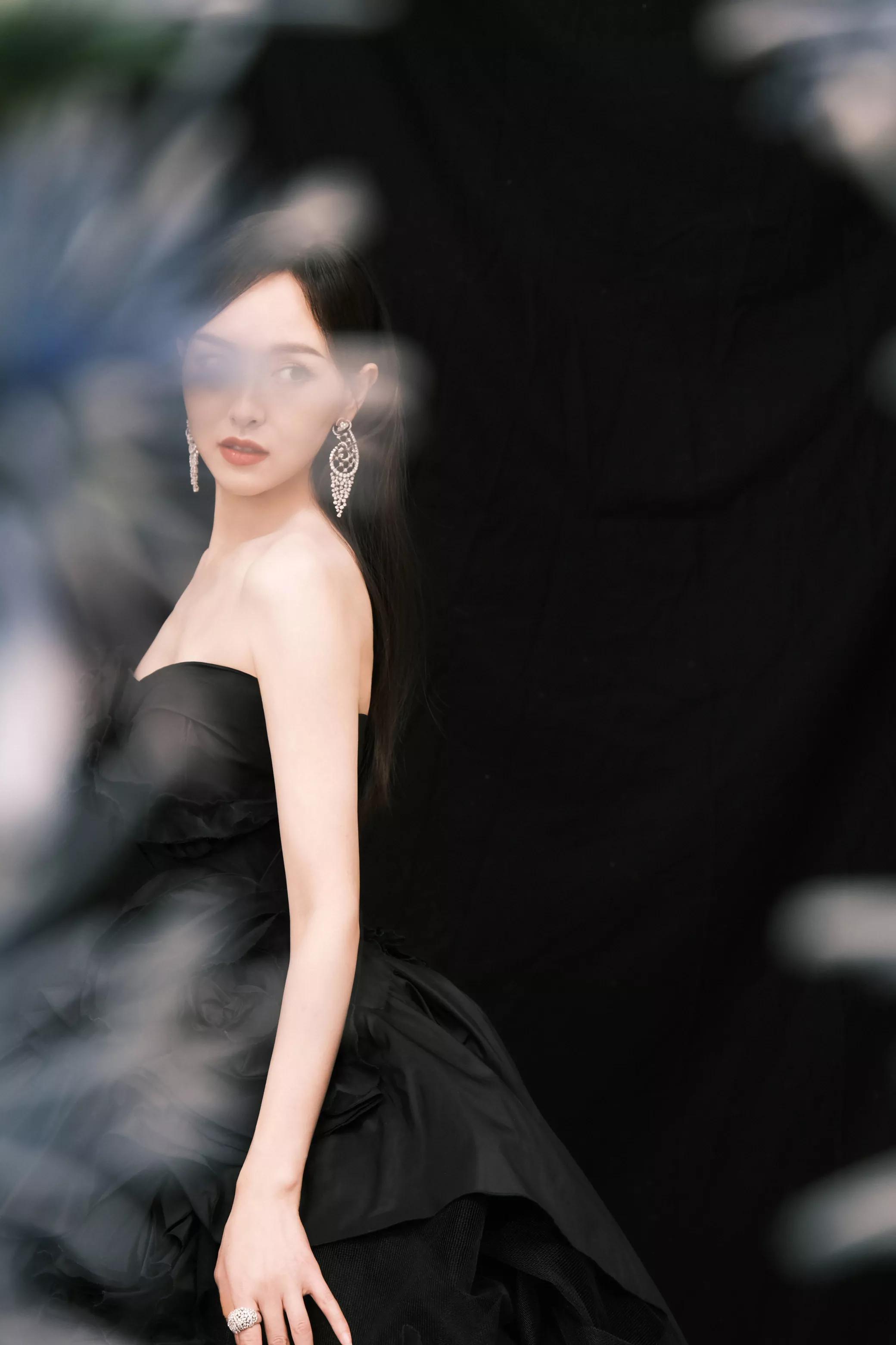 Tang Yan is incomparably beautiful, sexy and beautiful - iMedia