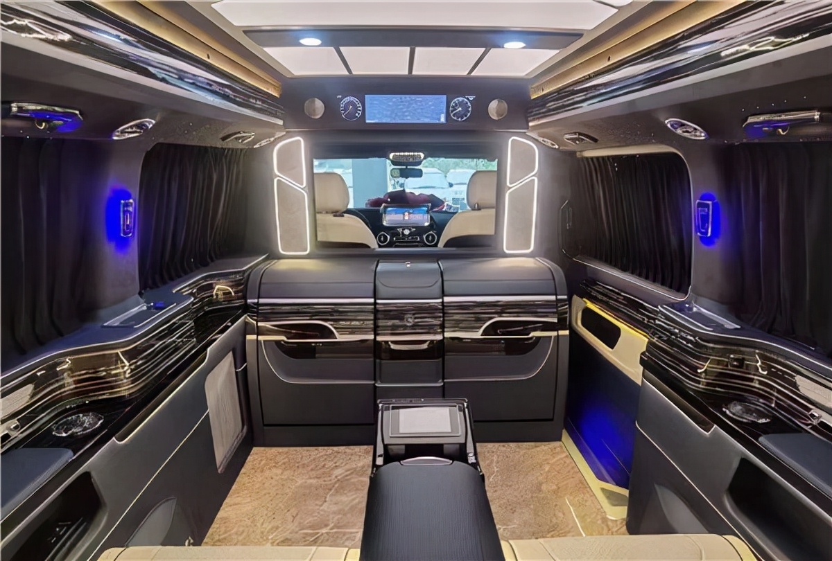 Mercedes-Benz Vito high-top Maybach four-seat version, this luxurious ...