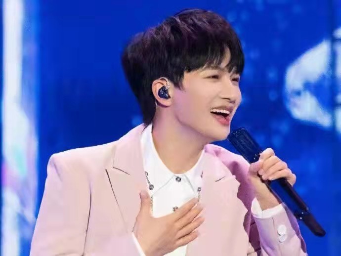 The story is very long and the singing is melodious. Zhou Shen's ...