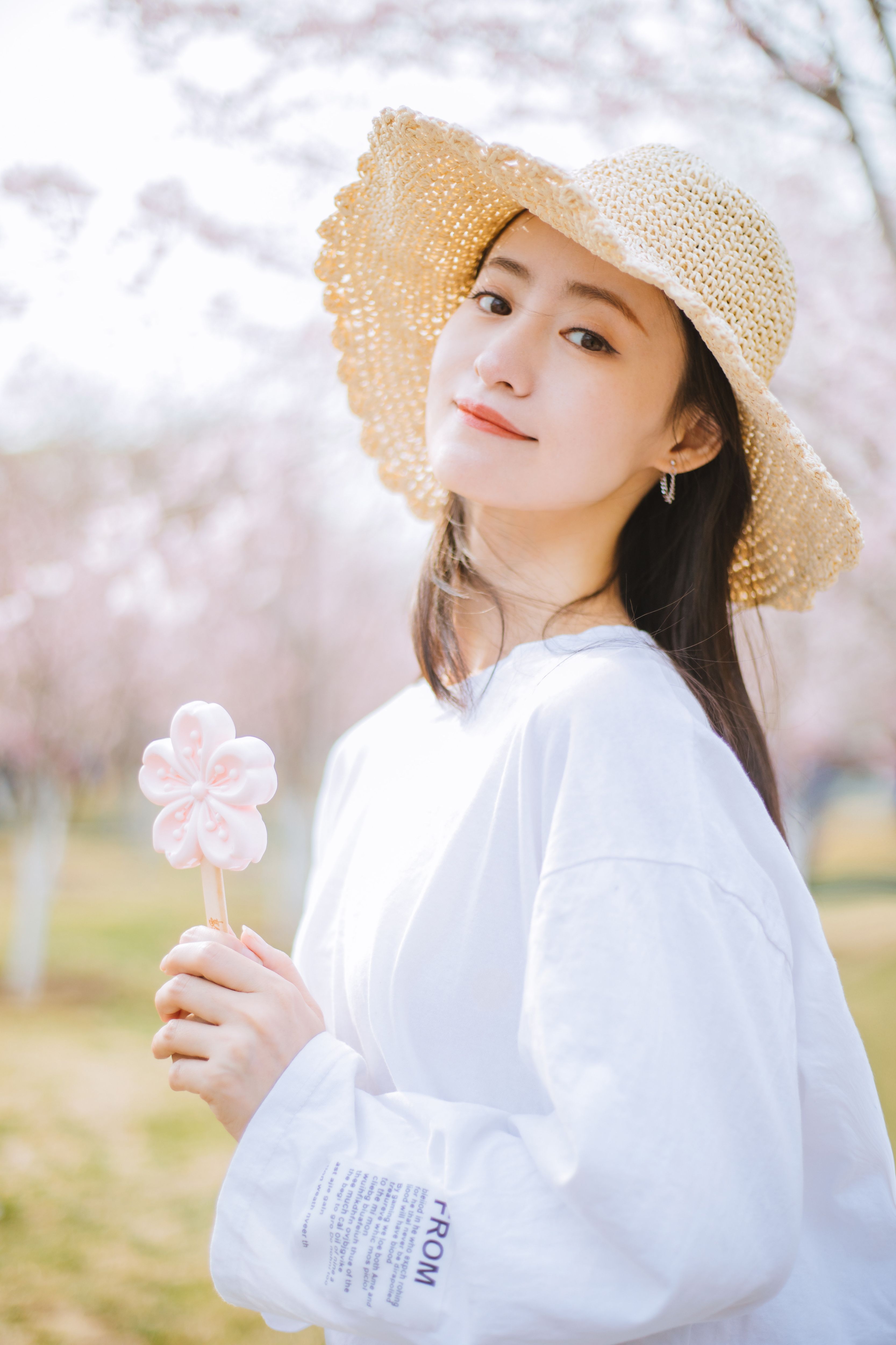 Yiling's new drama recently released a photo of spring atmosphere and a ...
