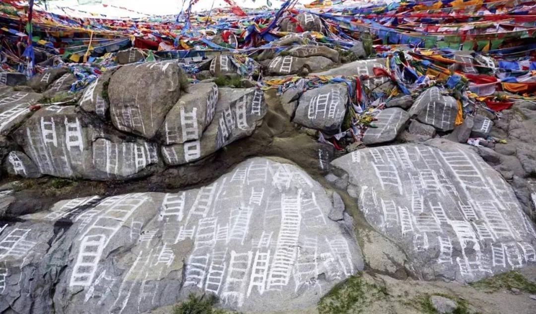The legendary rock "ladder" that leads to the holy land - iMedia