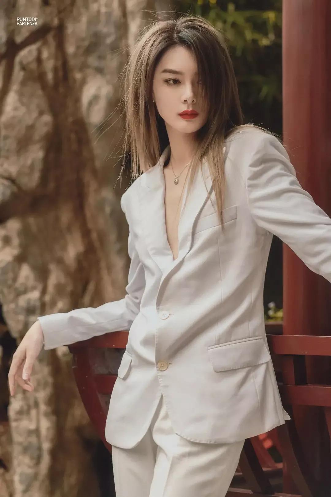 Fu Jing is the top 101 in appearance, figure, and even clothes, but she is not red. - iMedia