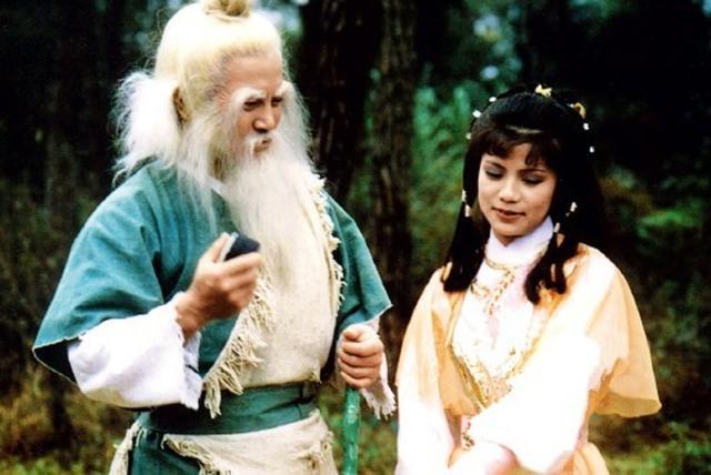 Hong Qigong taught Guo Jing the eighteen palms of subduing the dragon ...