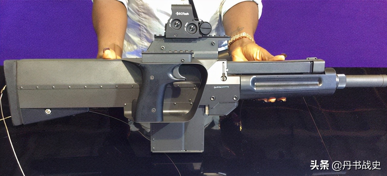 South Africa PAW-20 single-soldier semi-automatic grenade launcher ...