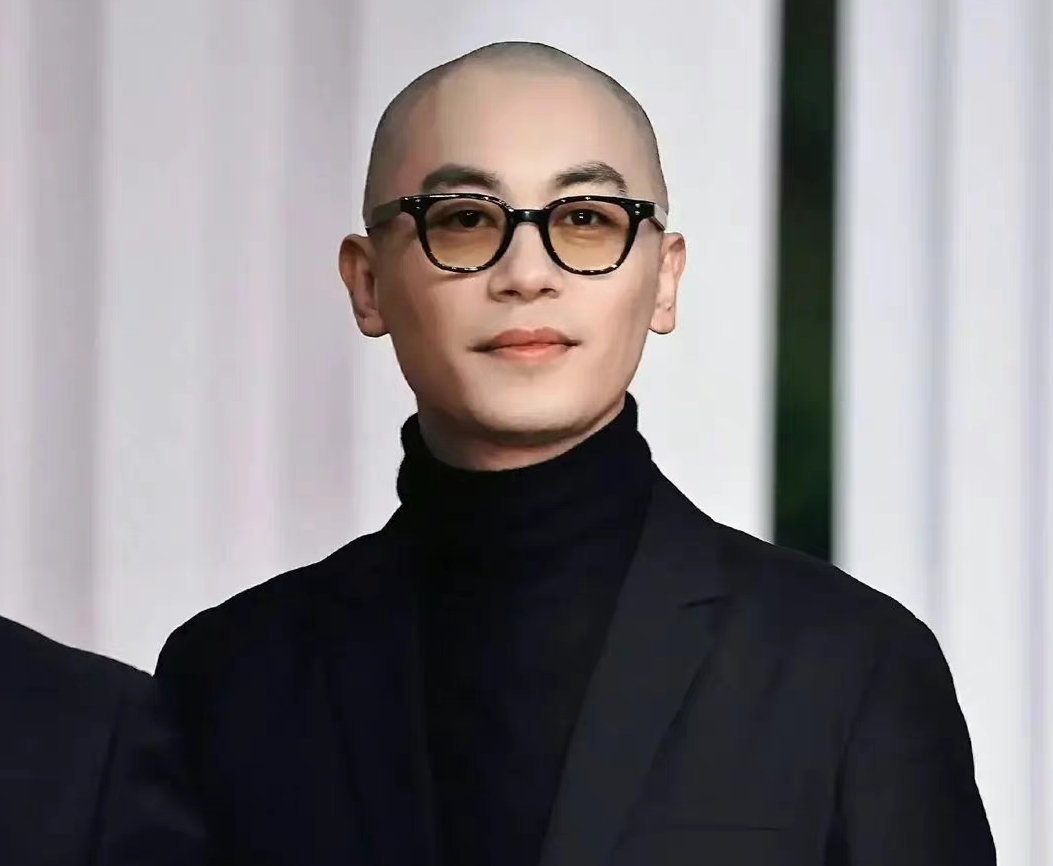 Celebrity Bald Head Modeling Awards: Lin Zhiling is elegant, Liu Xueyi ...