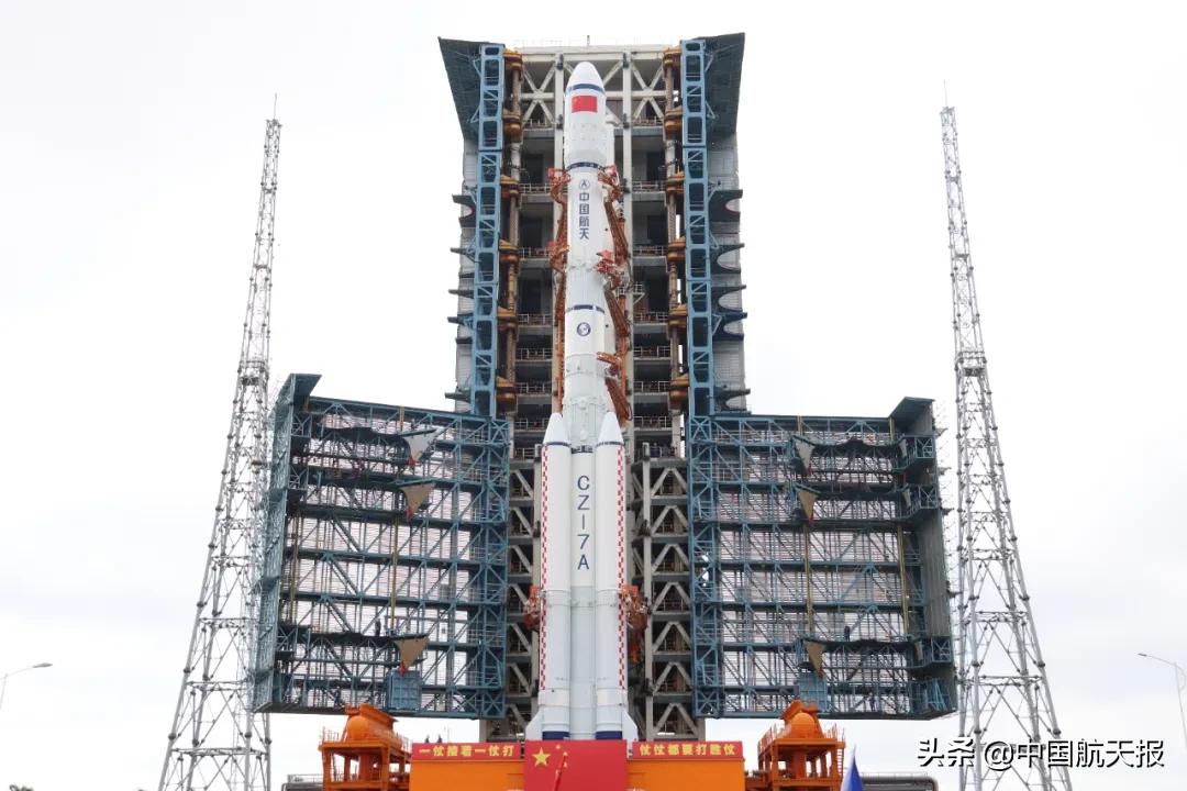 Double stars lift off!The Long March family's tallest rocket, the Long ...