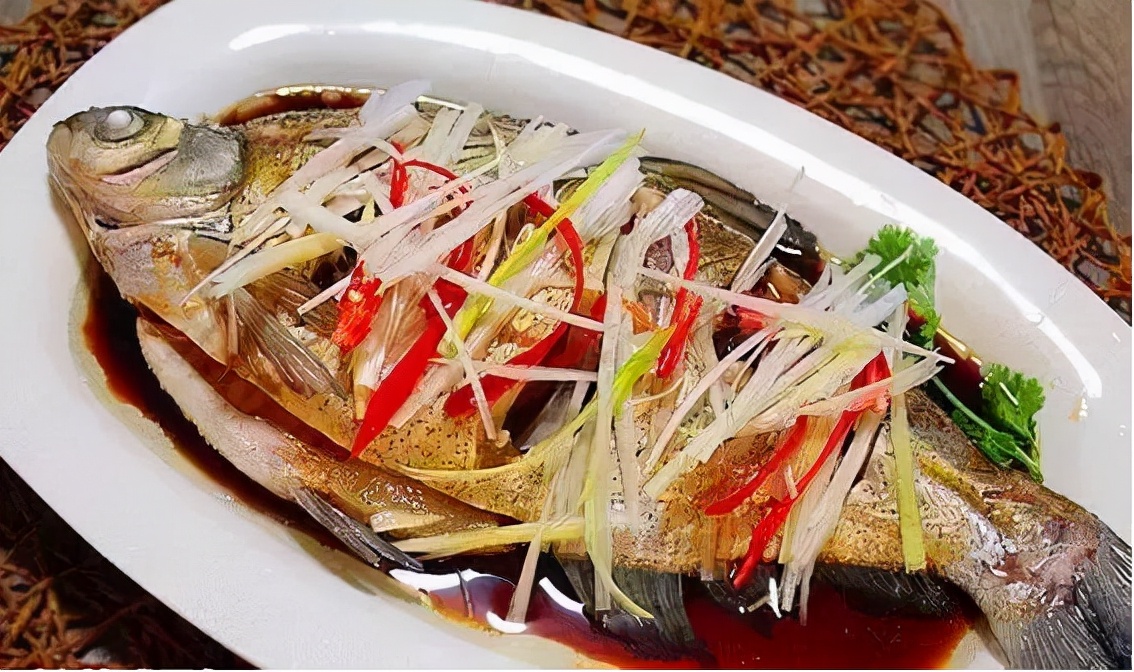 Hubei traditional famous dish—steamed Wuchang fish, with a smooth and ...