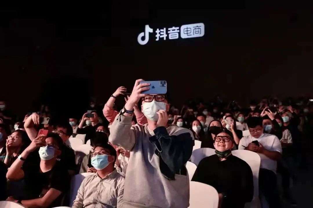 Zhang Yiming opens the door, Liang Rubo closes the loop - iMedia