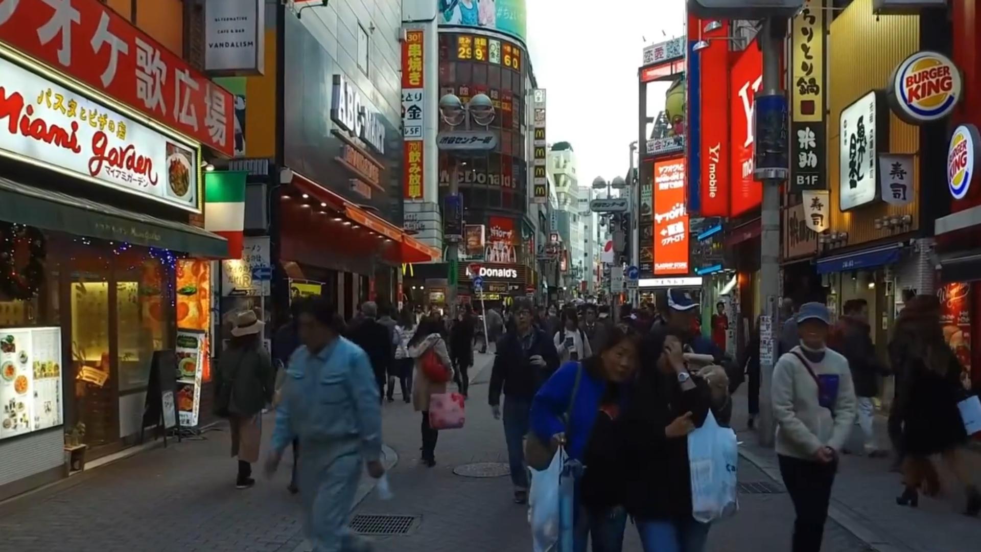 A strange building in Japan that stands on the street like a piece of ...