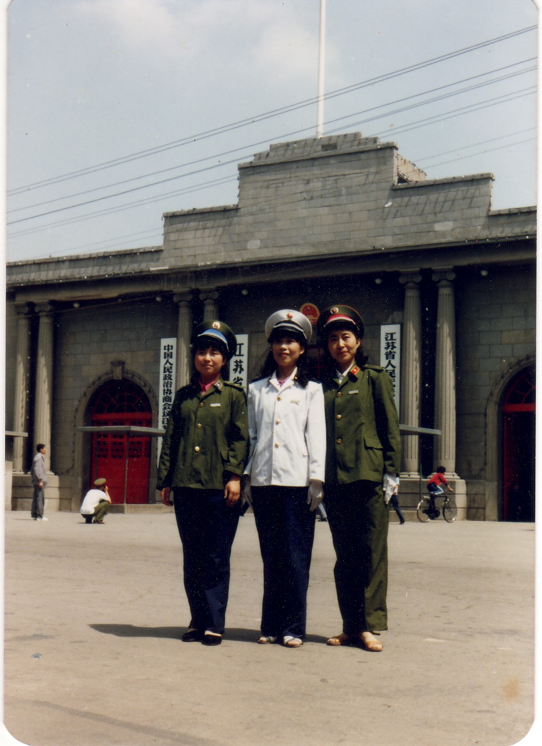 Seven military flowers blooming in the military school - iMedia