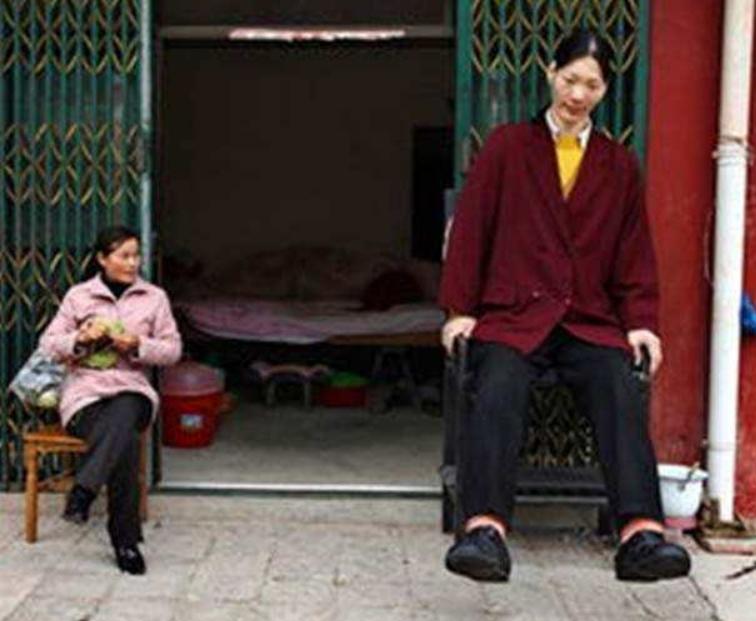 China's first giantess: 2.48 meters tall, 22 cm taller than Yao Ming ...