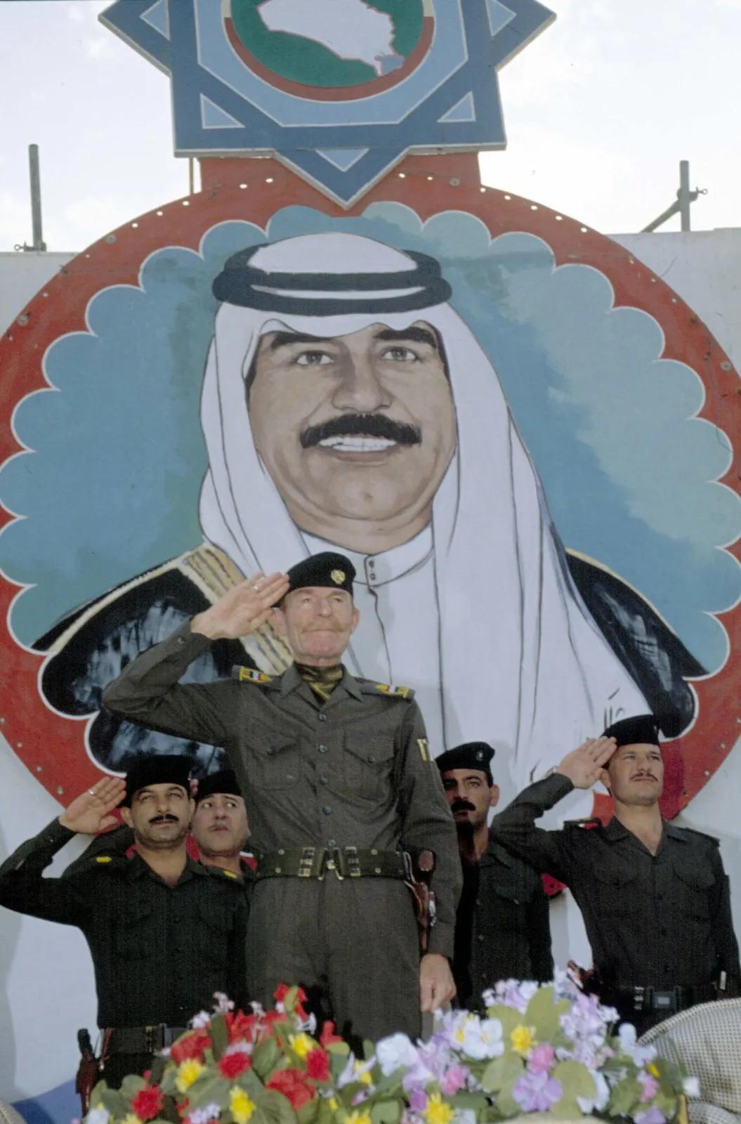 Old photos: Iraq, Saddam everywhere, 1989-1991 - iMedia