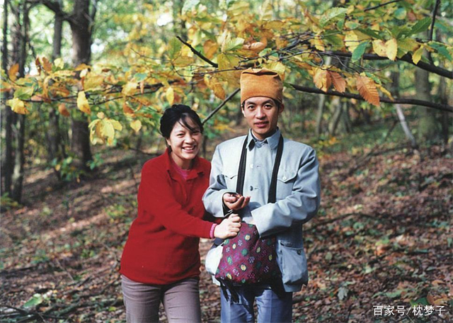 Gu Cheng: Three people living together, killing his wife with an axe ...