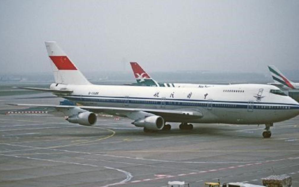 Air China flight 981 was hijacked. The man threatened to bomb the plane ...
