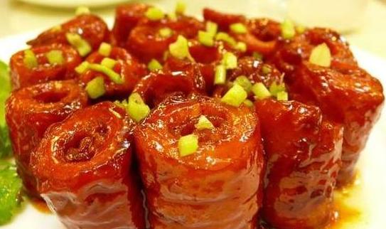 There are six famous Shandong dishes in China. Many tourists come here ...