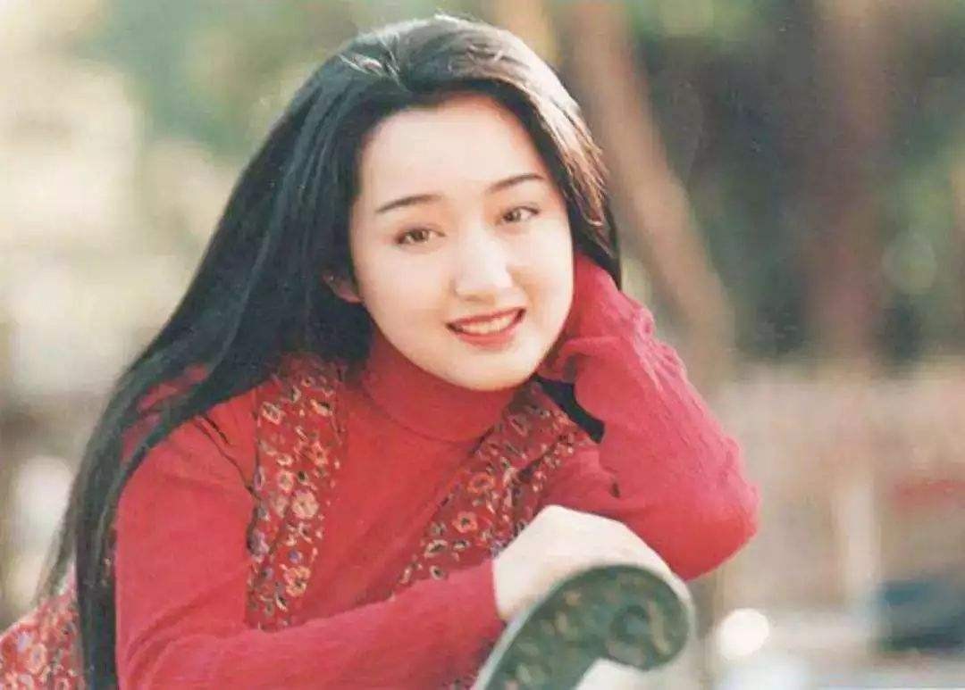 "Queen of Sweet Songs" Yang Yuying: She was forced to withdraw from the ...