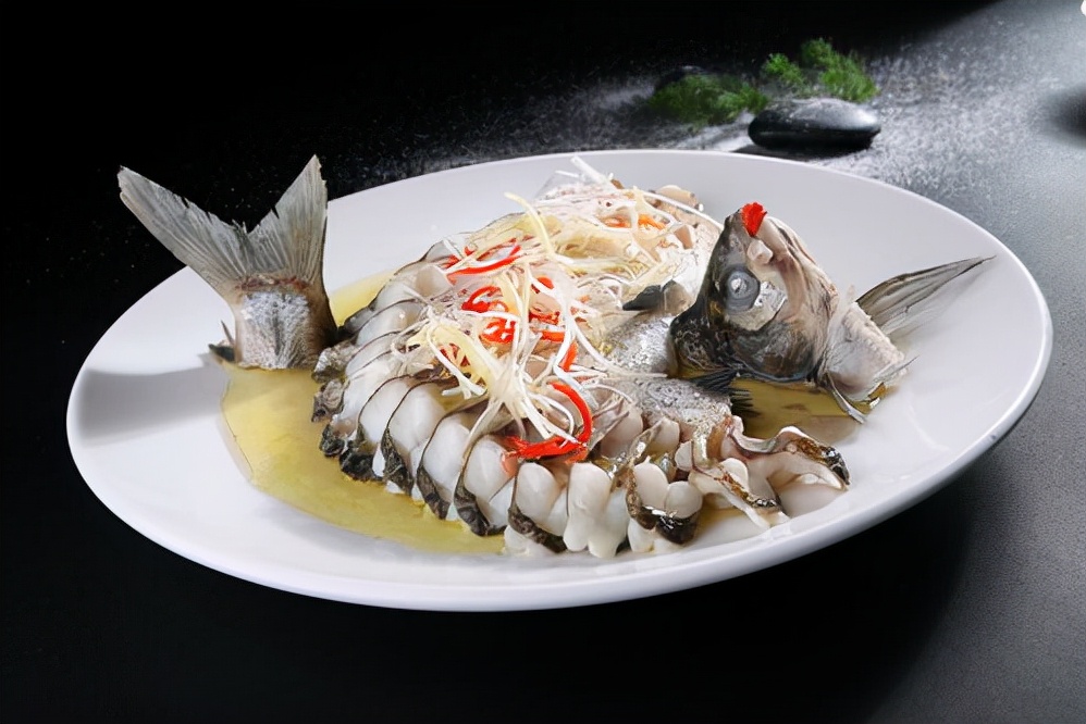 Hubei traditional famous dish—steamed Wuchang fish, with a smooth and ...