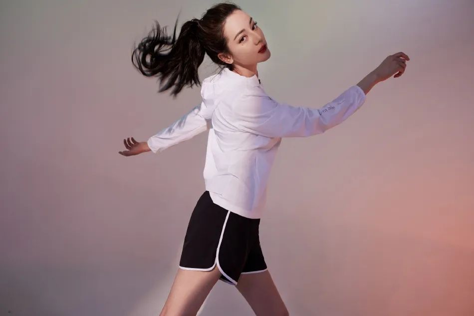 Di Ali Gerba is so pretty in sportswear!Sexy and beautiful with white ...