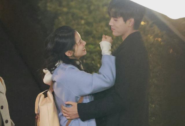 Chen Feiyu's "marriage proposal" Zhang Jingyi succeeded, the two hugged ...