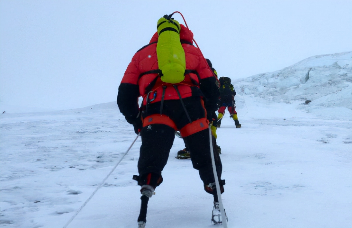 "Endless Climbing": Xia Boyu became the world's first person to climb ...