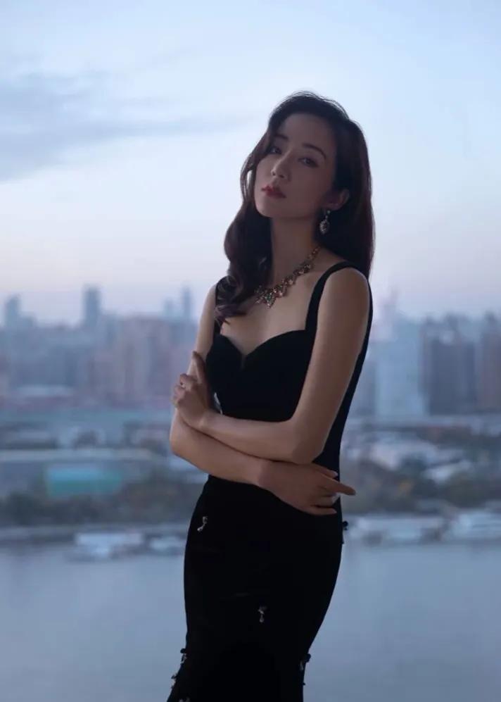 Han Xue with unparalleled beauty and refined temperament - iMedia