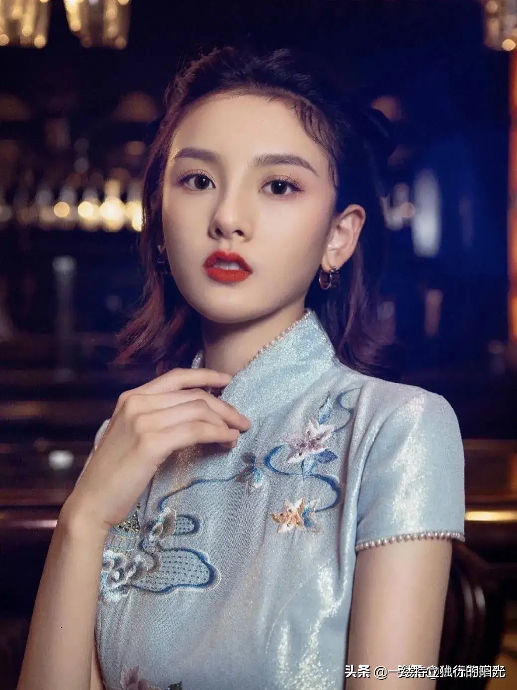 Appreciation - Cheongsam Jiao Jiaren 3..The brocade robe is dazzling ...