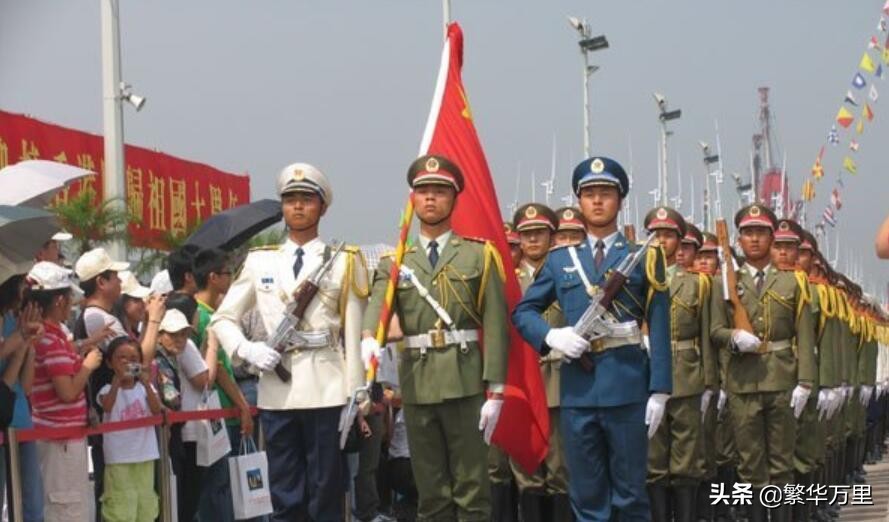 The six generations of military uniforms of the People's Liberation ...