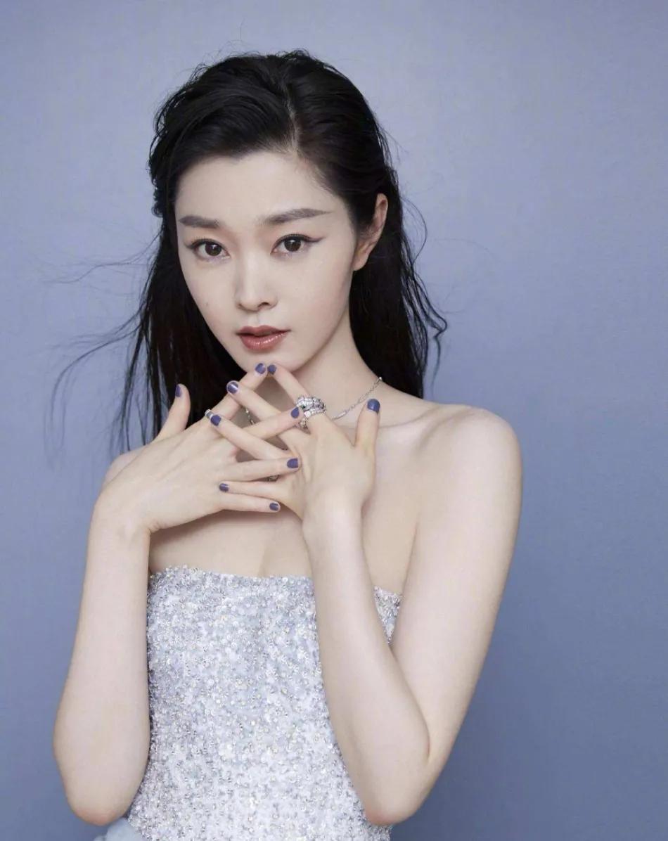 Pure and sweet, lovely and charming temperament goddess Song Yi - iMedia