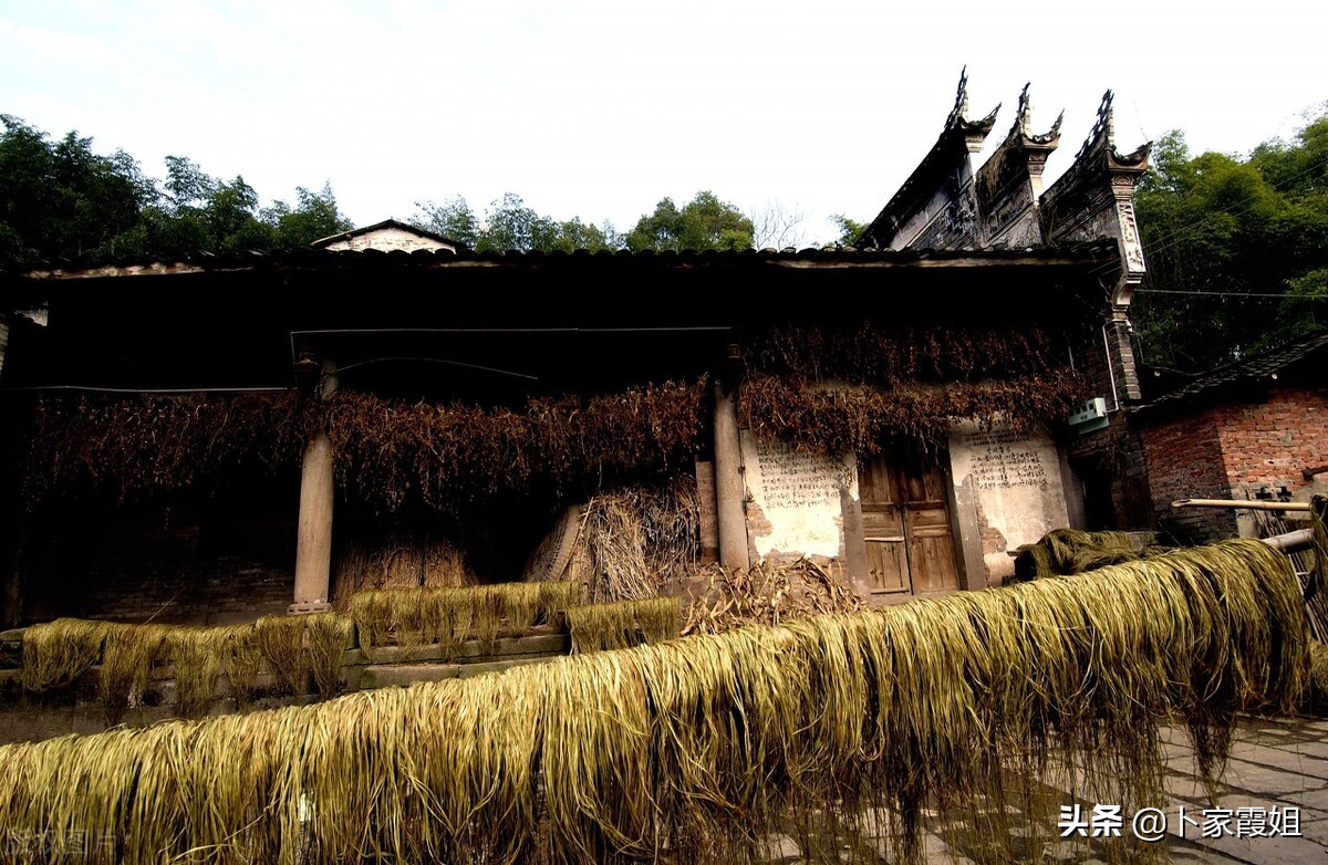 Illustrated story of young Chinese history costumes, Neolithic period ...