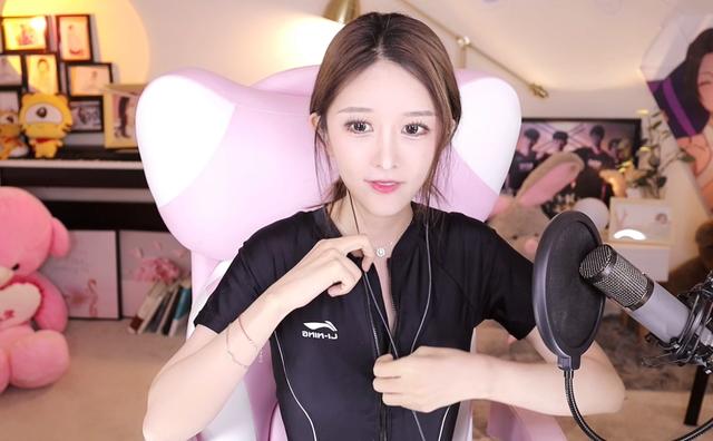 Lin Qiqi, the host of Huya No. 2, has over one million subscriptions ...
