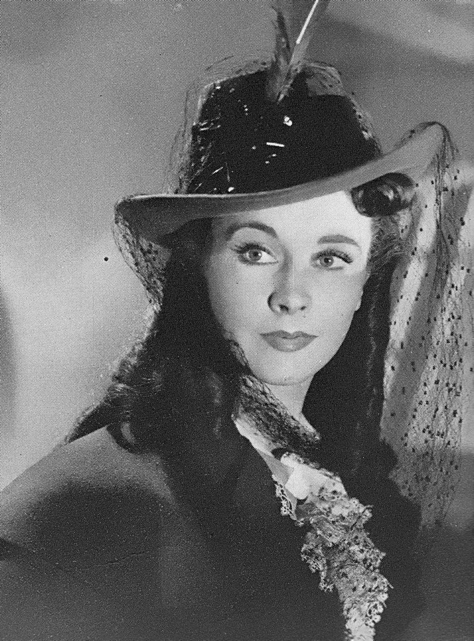 Appreciation of Mrs. Hamilton's costumes in the movie - iMedia