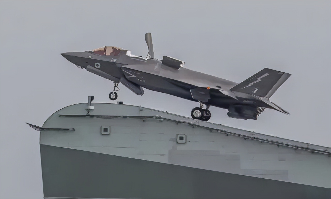 British F35B crashing into the sea video announced, negligent ground ...