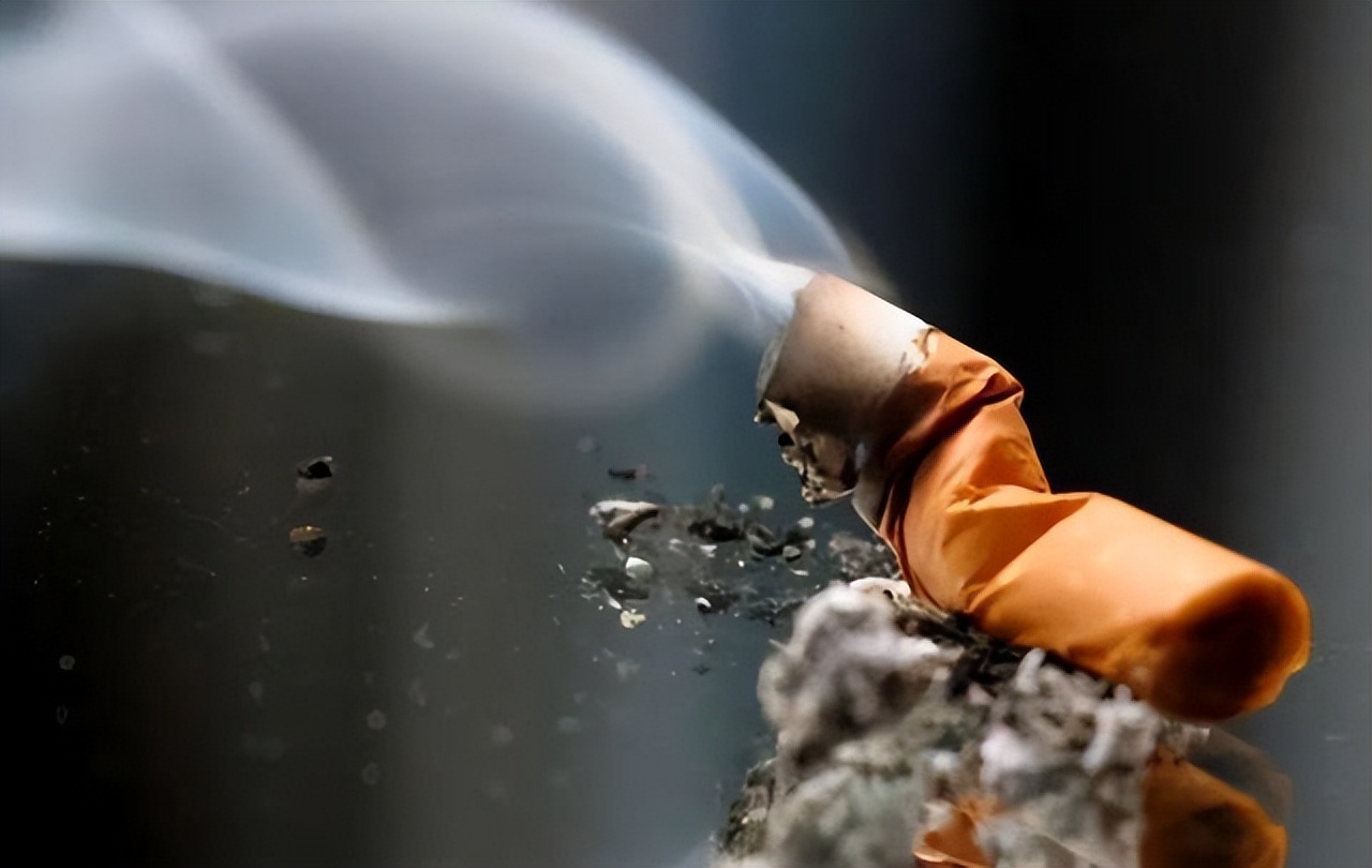 How many cigarettes can a normal person smoke a day?Doctor: Try to ...
