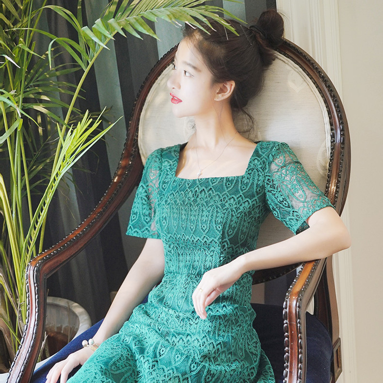 A court dress, fashionable and retro, instantly turns you into a castle ...