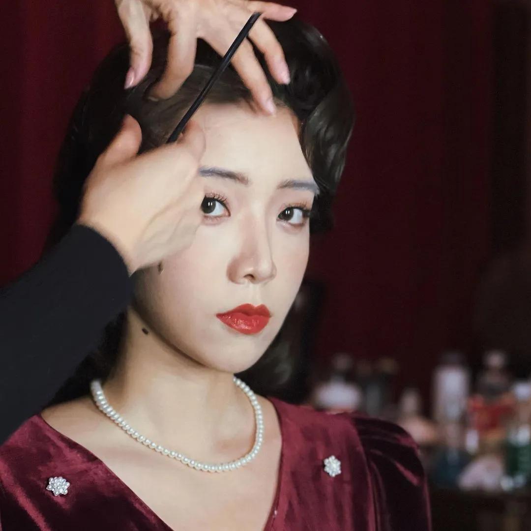 Sister Yu Shuang, the host of the League of Legends, came to check in ...