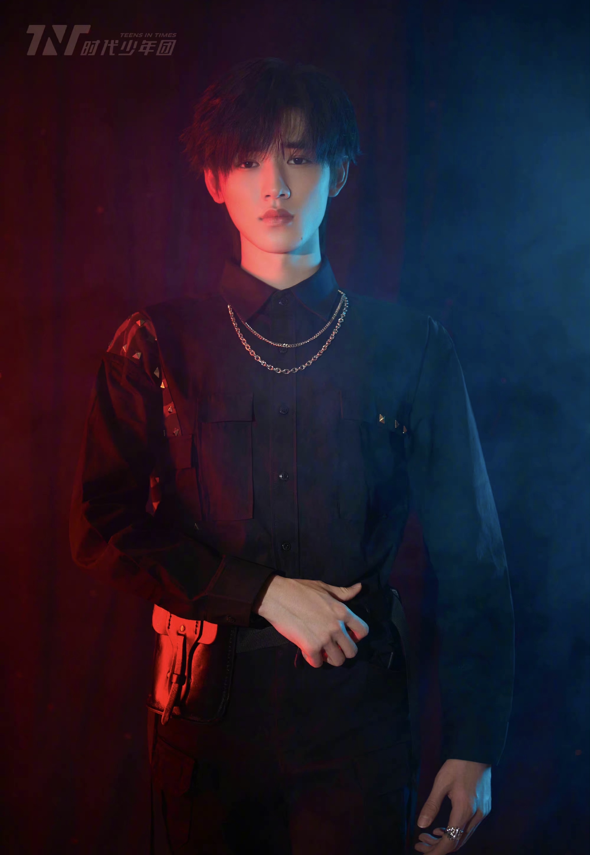 Song Yaxuan's pure black tooling looks amazing, Guan Xiaotong ...