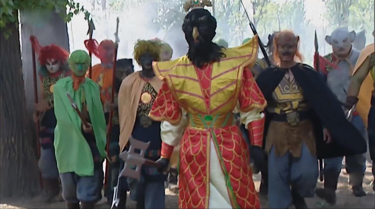 The golden-winged Roc bird crying Monkey King in "Journey to the West ...