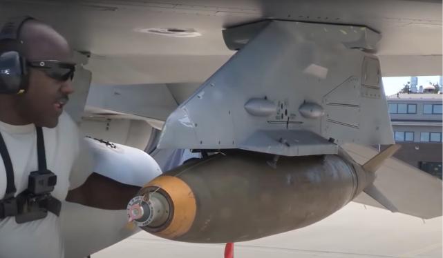 Stimulate!The 500-pound bomb of a US military fighter accidentally fell ...
