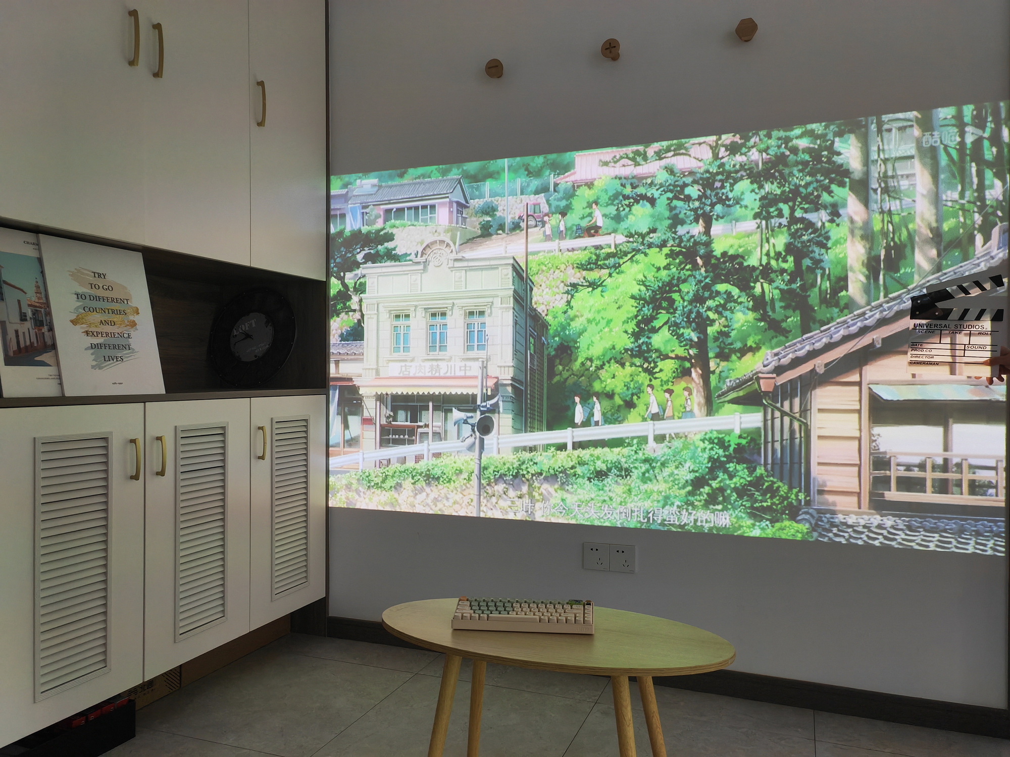 interesting!A smart projector made into a "projector" shape: the actual ...
