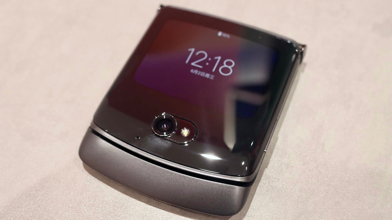 New life!Motorola's new clamshell folding design patent exposed, more ...