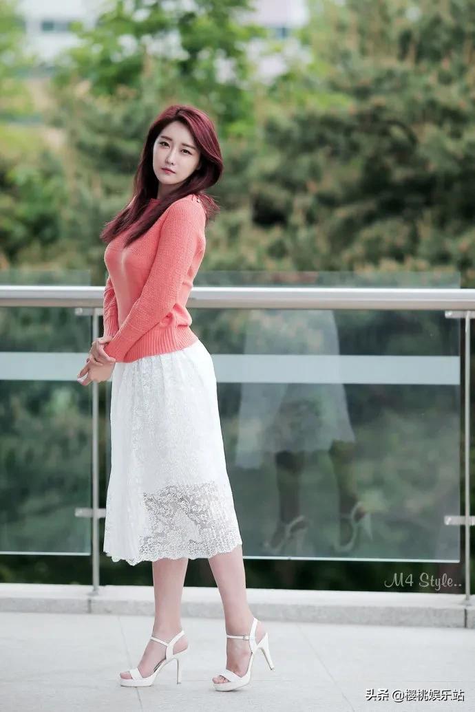 South Korean model Yoo Da-yeon is stunningly beautiful, showing her ...