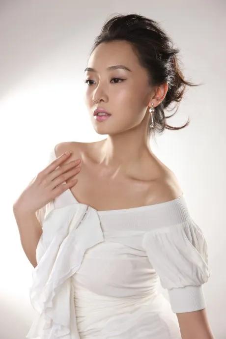 Beautiful actress Liu Yang - iMedia