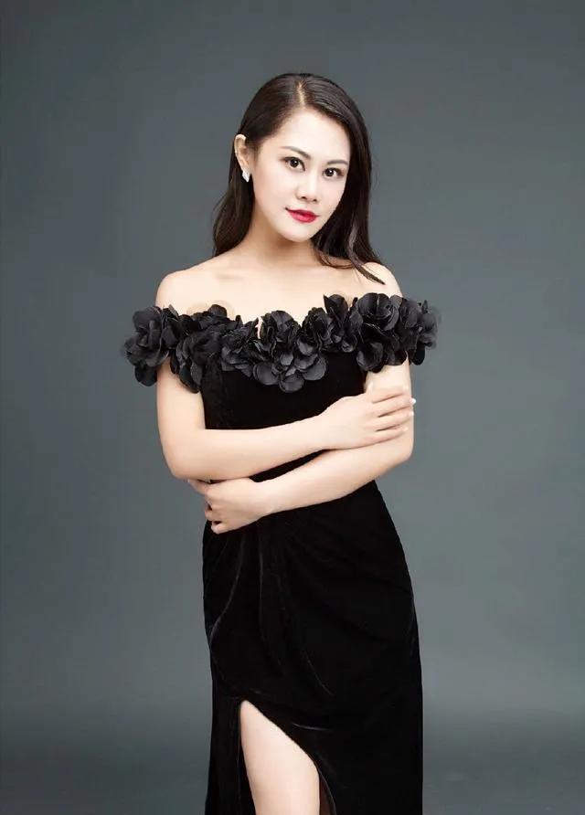 Female singer Mengran - iMedia