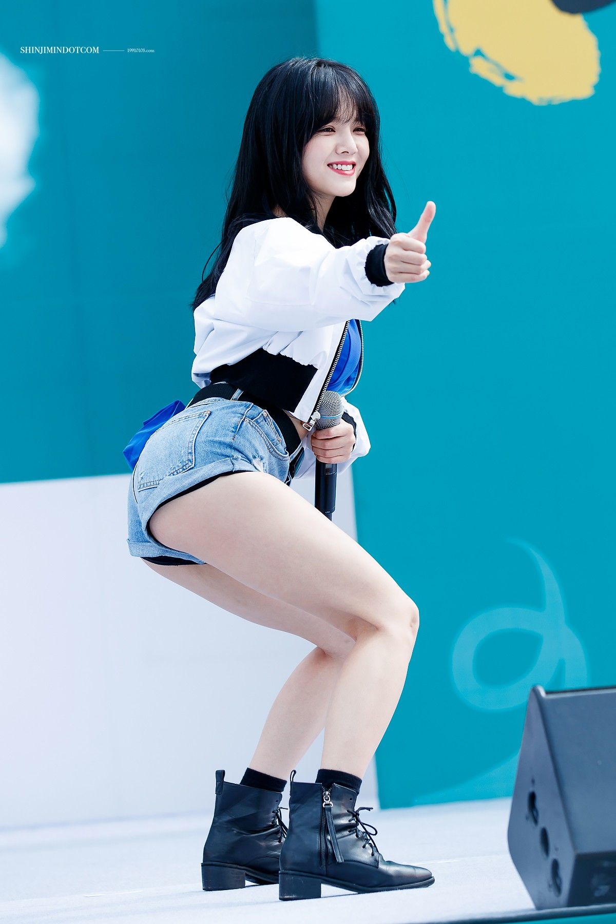 Shin Ji Min The Leader Of The Korean Girl Group Aoa Dances Sexy And Hot Imedia