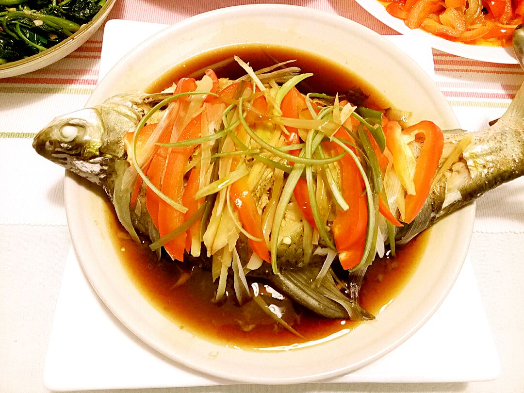 Hubei traditional famous dish—steamed Wuchang fish, with a smooth and ...