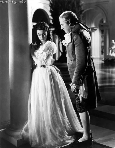 Appreciation of Mrs. Hamilton's costumes in the movie - iMedia